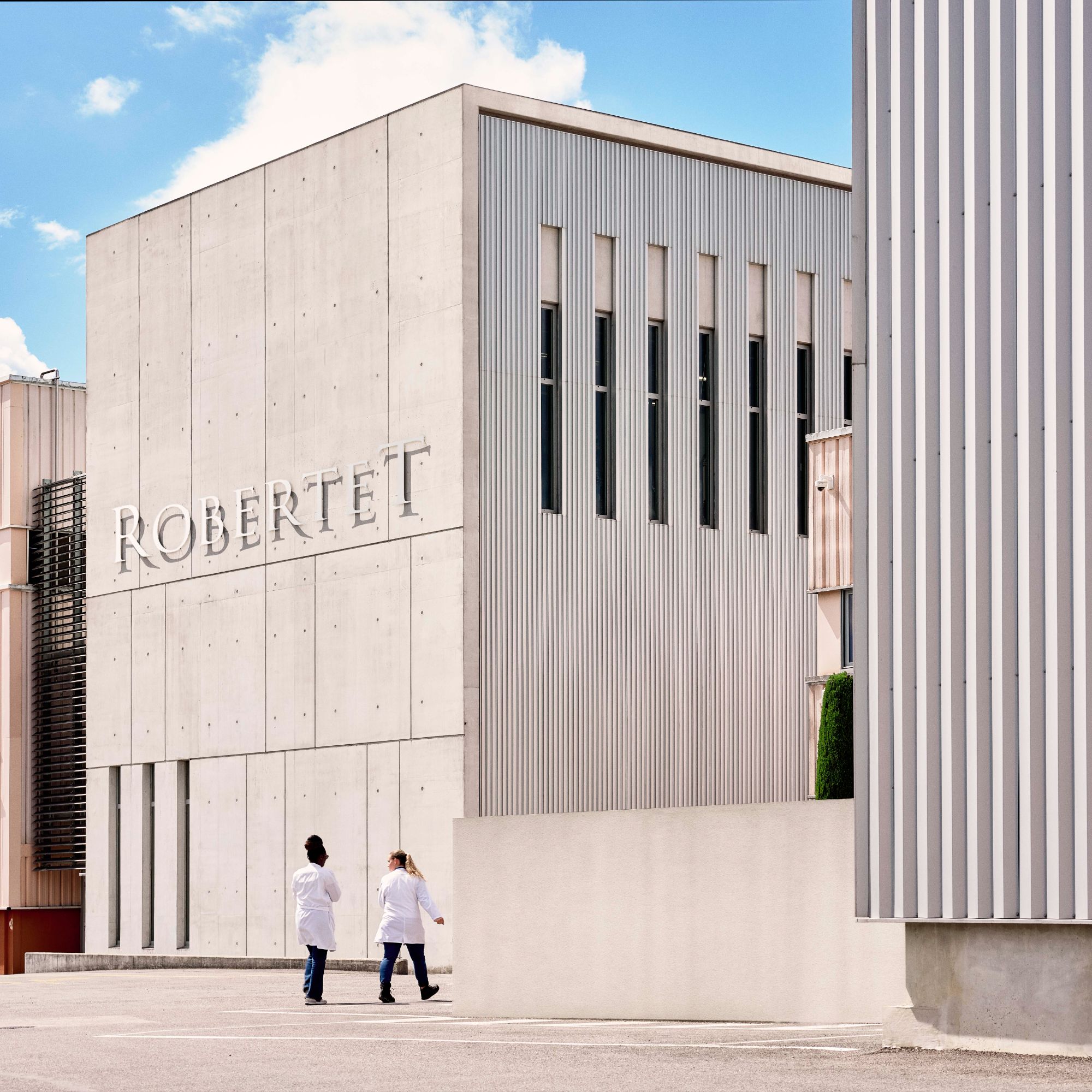 Parfumerie à Grasse : L'Excellence de Robertet